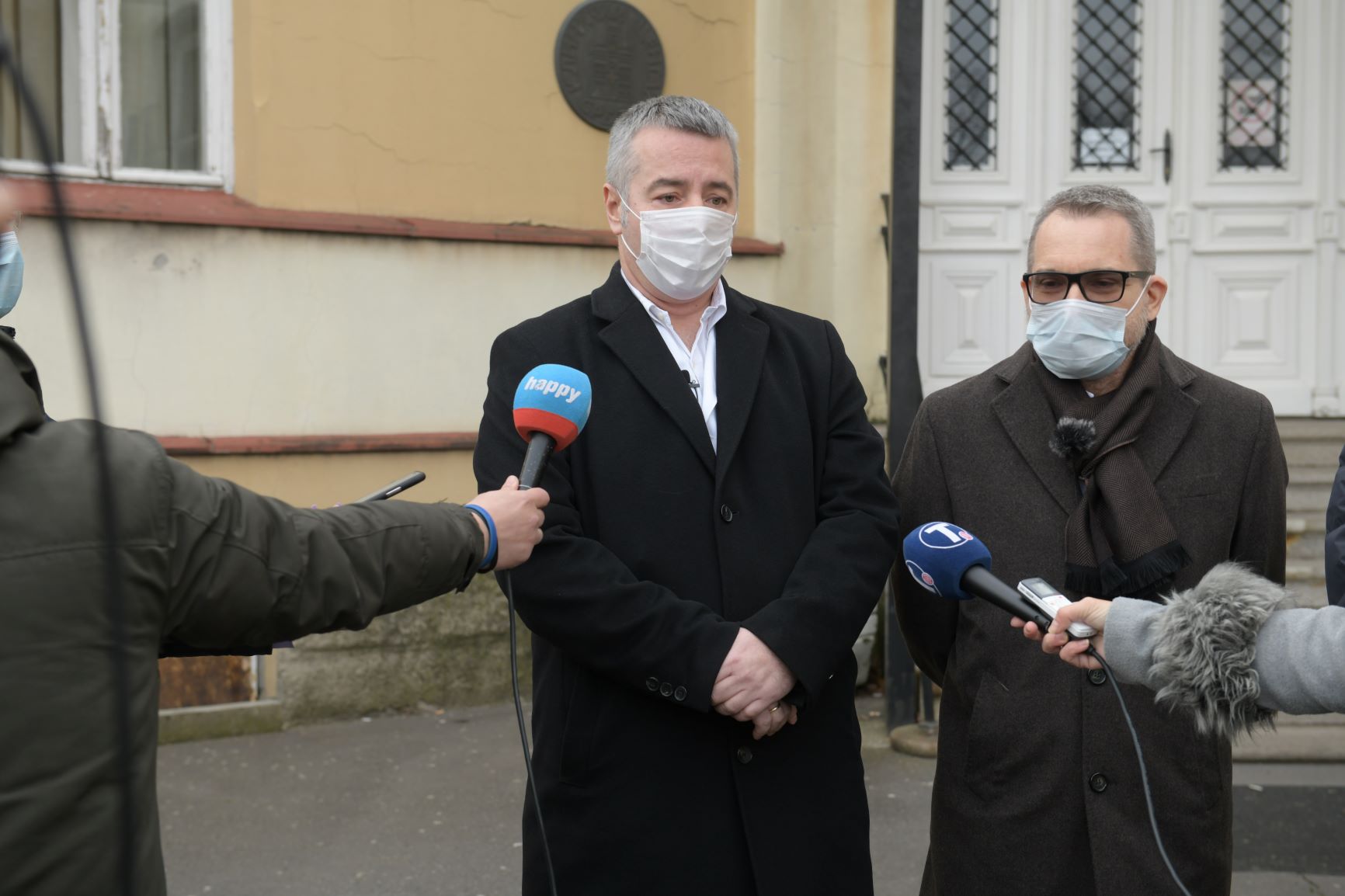 NIS poklonio hirurške uniforme Kliničkom centru Srbije i bolnici u ...